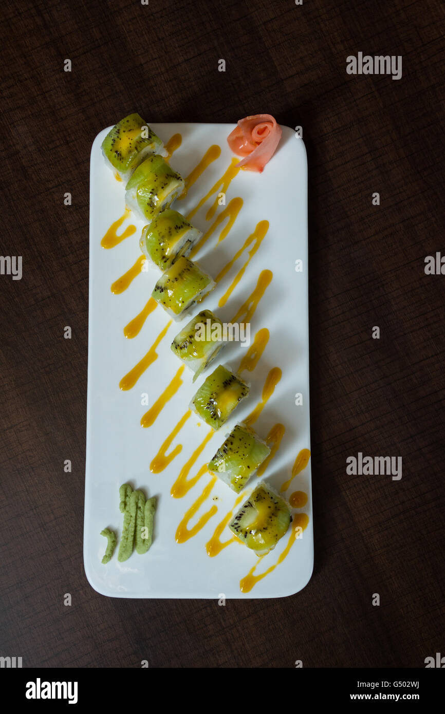 beautifully presented and freshly prepared sweet kiwi and pineapple ...