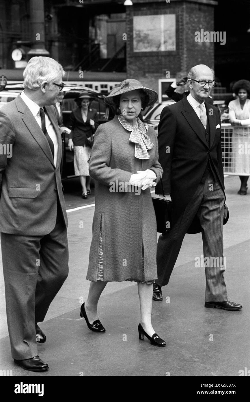 Queen victoria station hi-res stock photography and images - Alamy