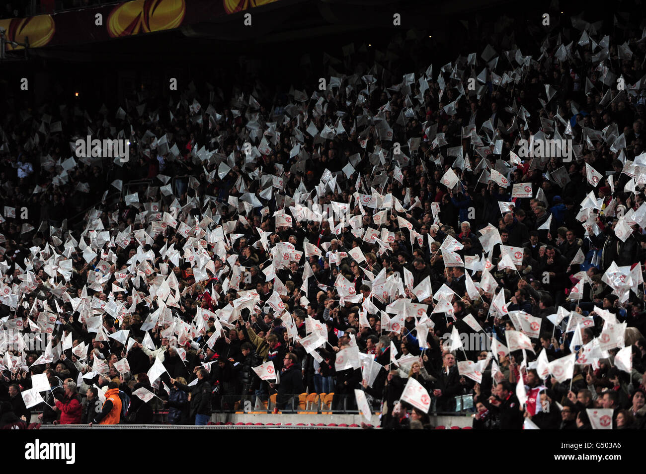 Manchester united fans wave flags hi-res stock photography and images ...