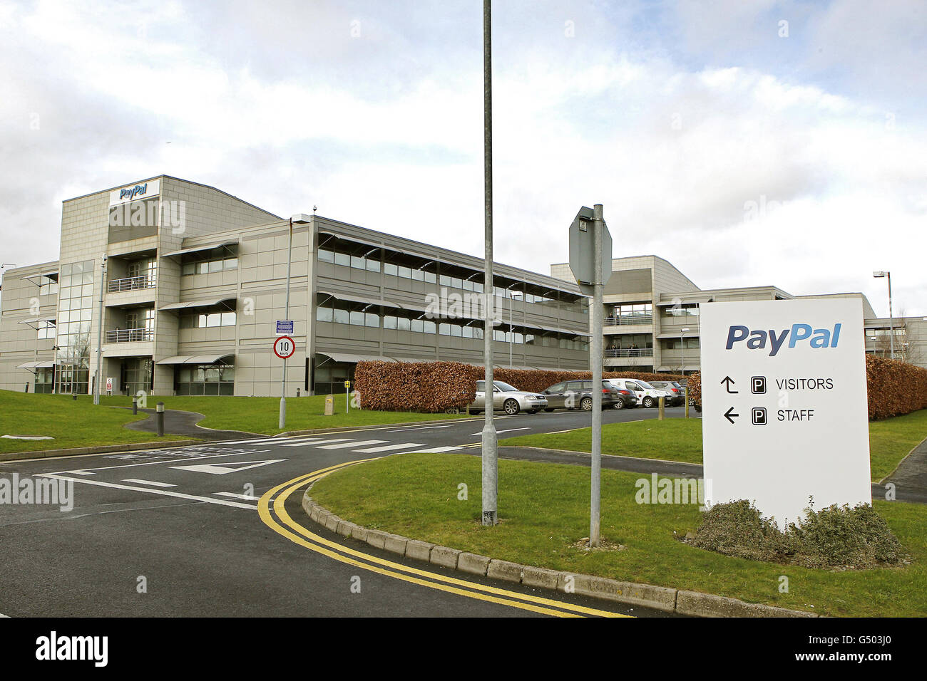 000 new staff at new european operations centre in dundalk hi-res stock ...