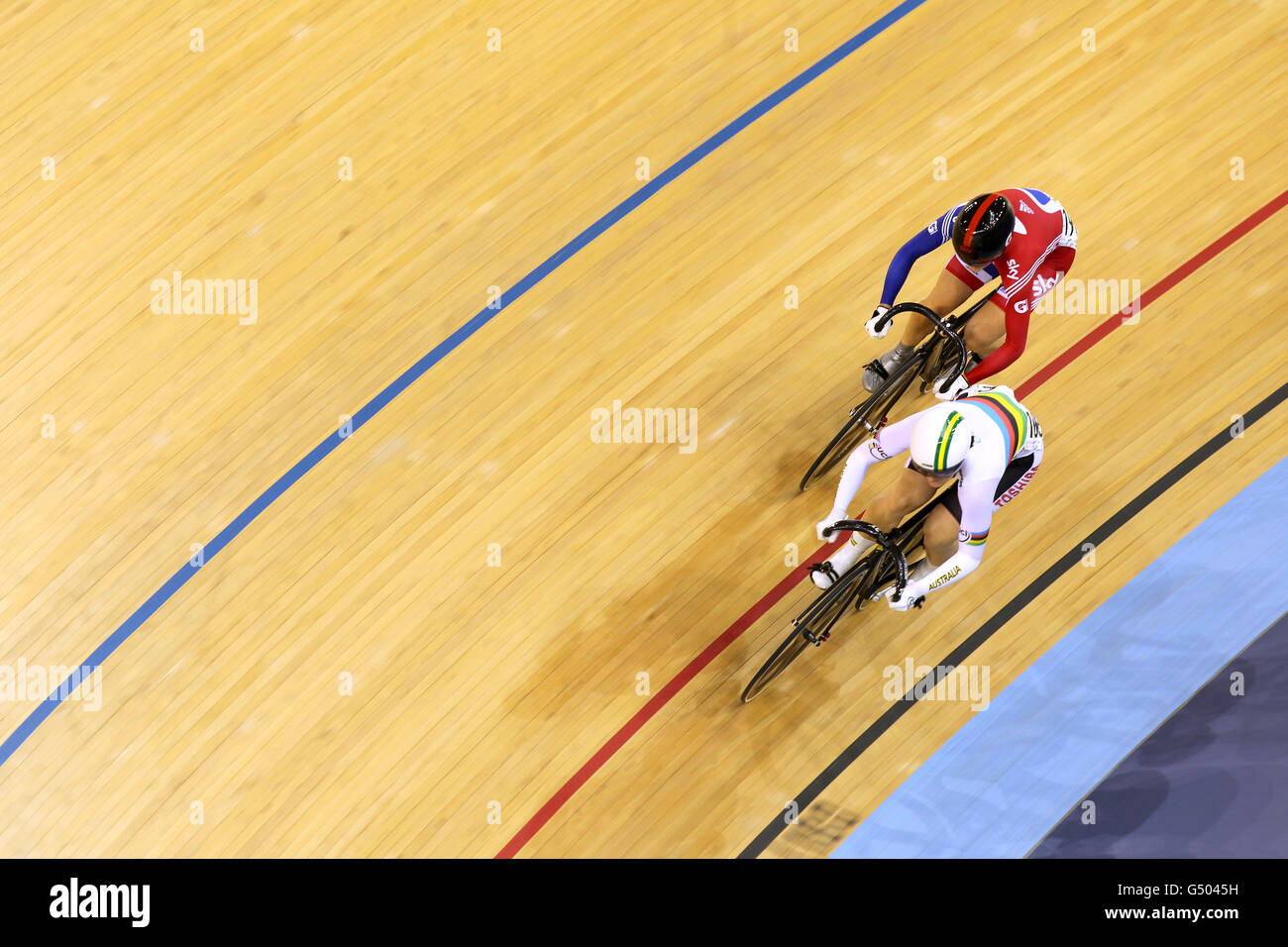 Great Britain's Victoria Pendleton (behind) competes with Australia's ...