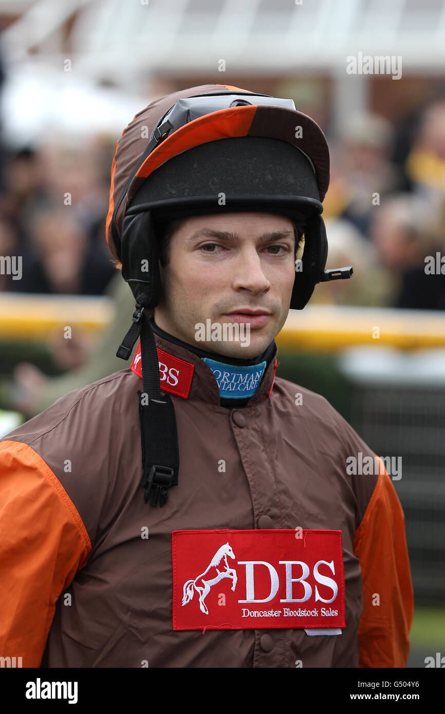 Sam waley cohen jockey hi-res stock photography and images - Alamy