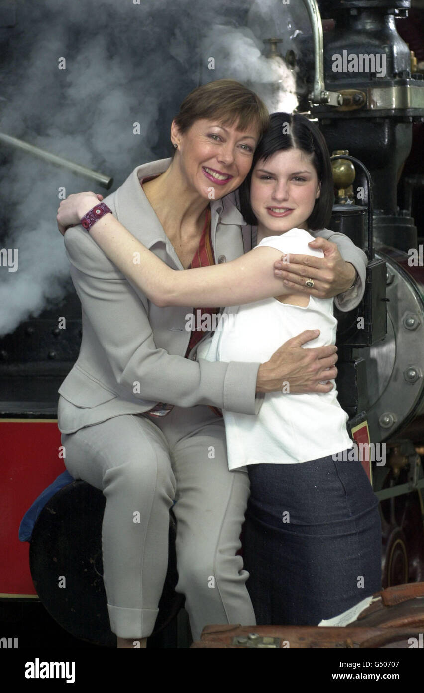 Jenny agutter mother jemima rooper roberta hi-res stock photography and ...