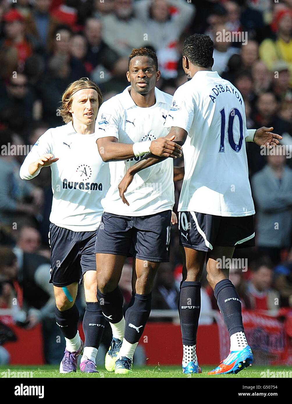 Tottenham Hotspur's Louis Saha (centre) celebrates after scoring the ...