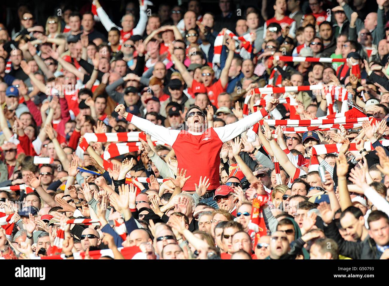 Arsenal fans celebrate hi-res stock photography and images - Alamy