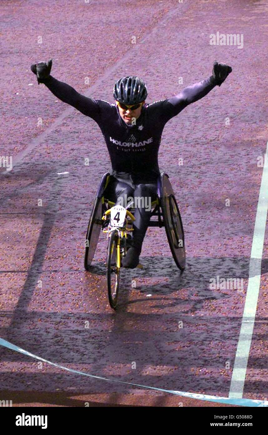 Briton Kevin Papworth wins the London wheelchair marathon. The Flora ...