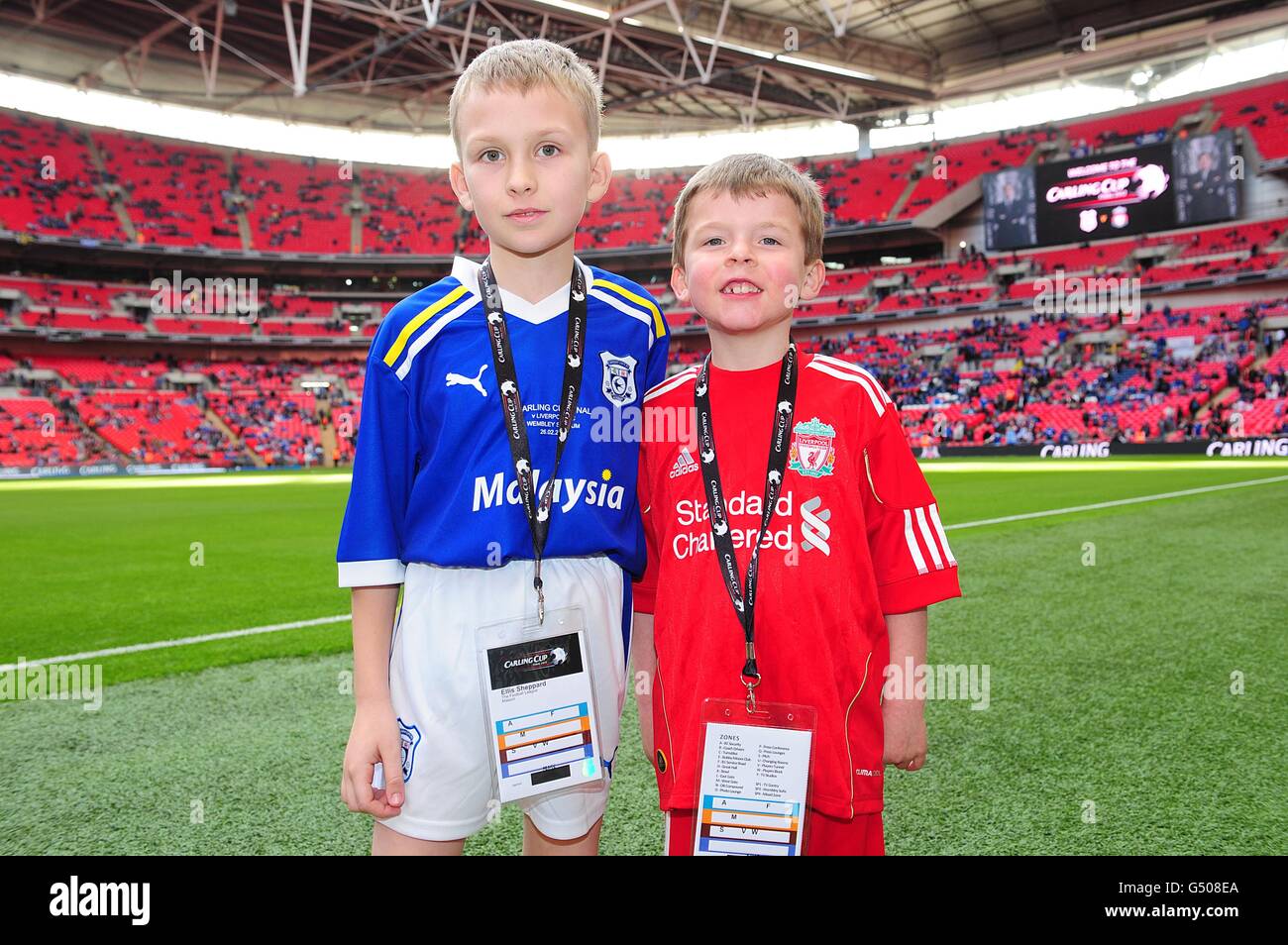 Cardiff city mascot hi-res stock photography and images - Alamy