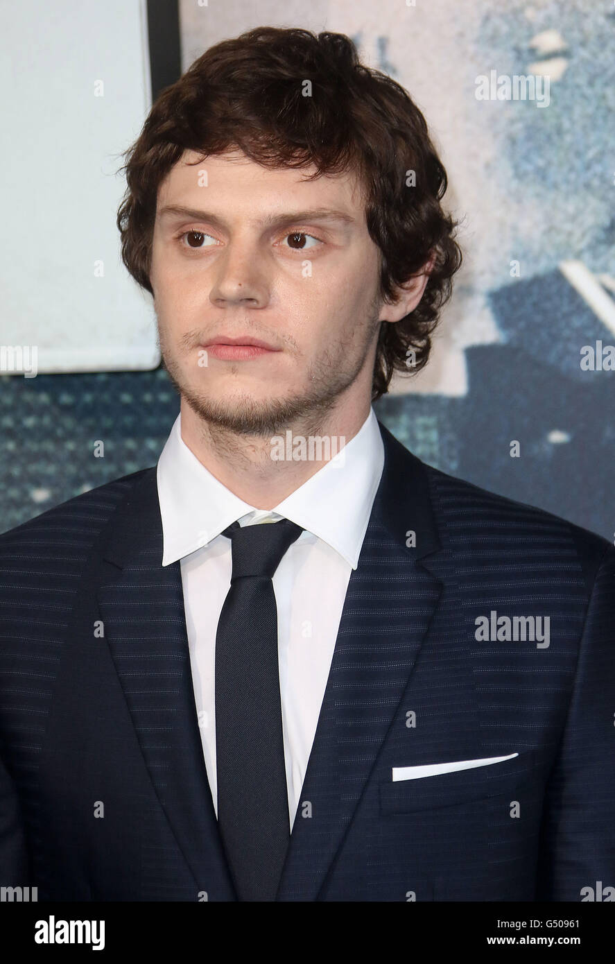 Evan peters x men hi-res stock photography and images - Alamy