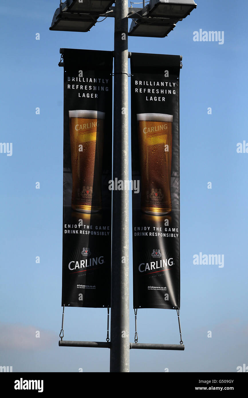 Carling signage at wembley stadium hi-res stock photography and images ...