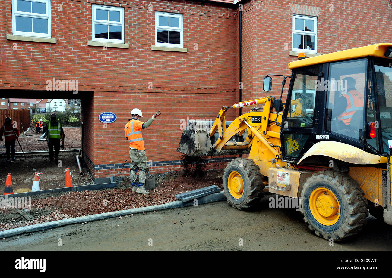 A general view of workers building new houses in Derbyshire Stock Photo ...