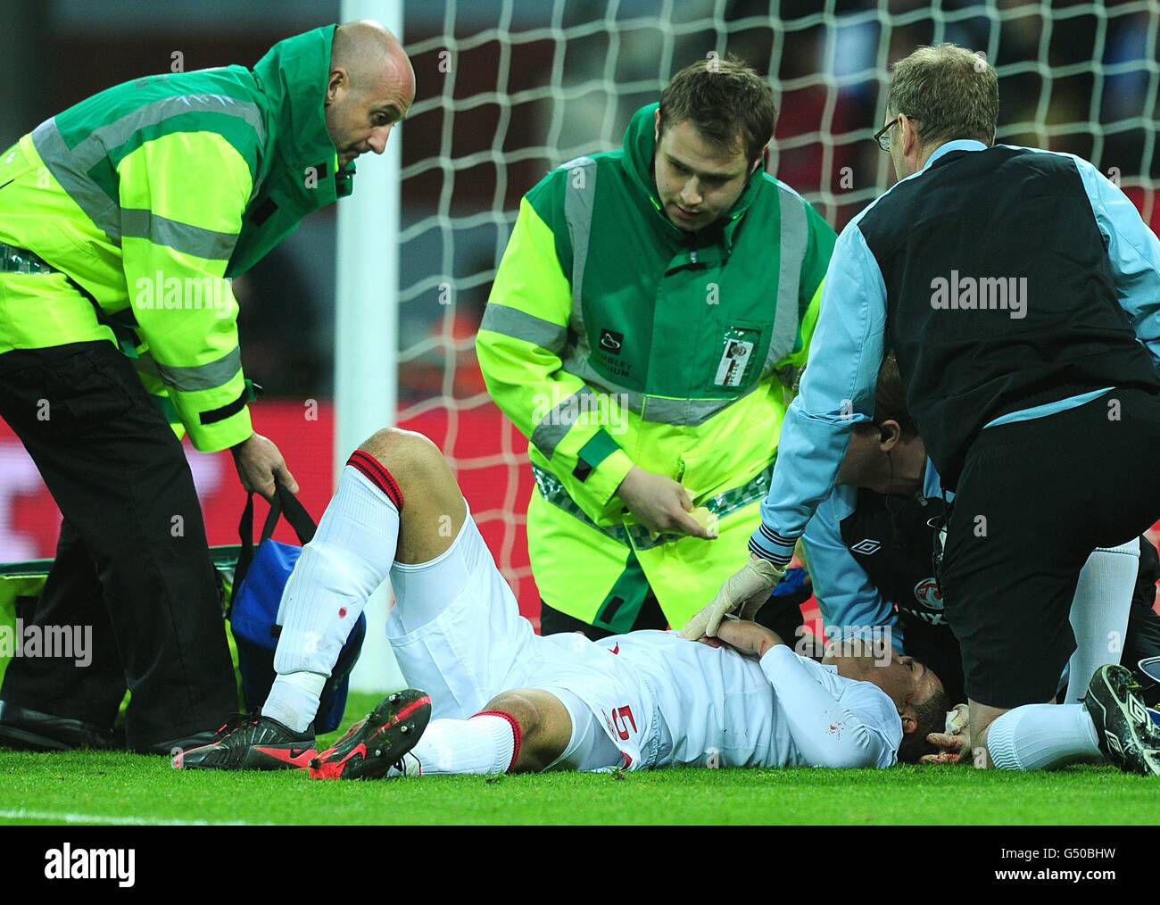 Clashing heads football hi-res stock photography and images - Alamy