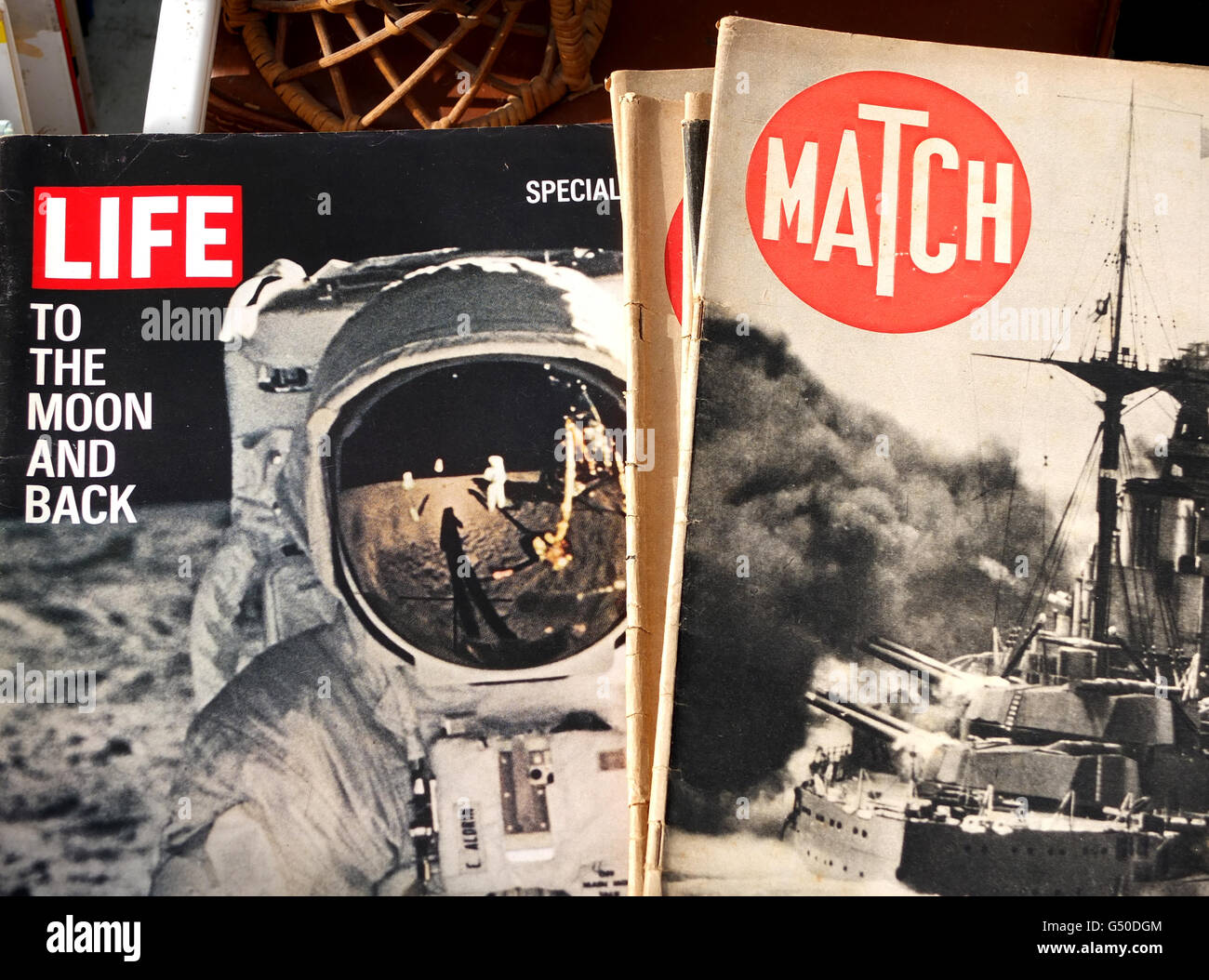 Vintage magazines hi-res stock photography and images - Alamy