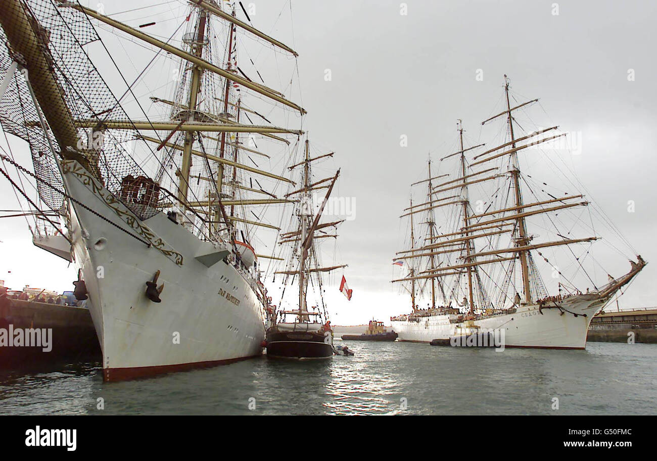 The world's biggest tall ship, Russian square rigger Sedov (R) arrives ...