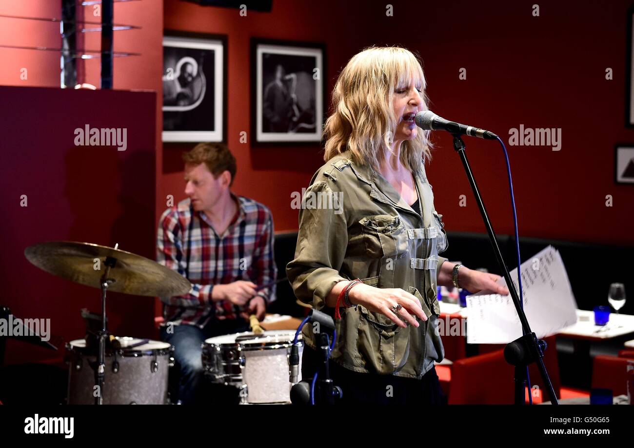 Donna lewis singer hi-res stock photography and images - Alamy