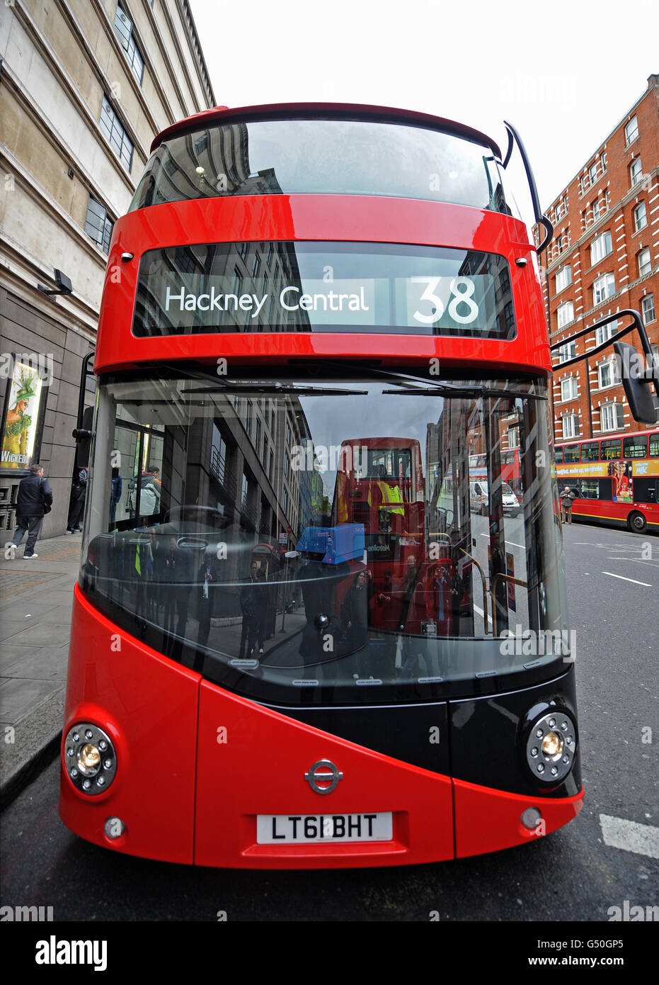 The new hop-on, hop-off route 38 double decker bus from Victoria to ...
