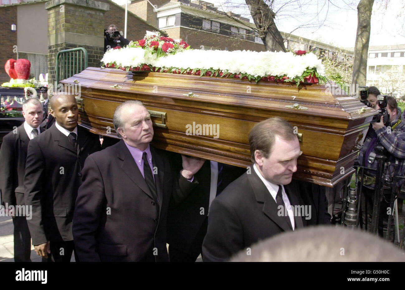The coffin of Charlie Kray arrives at St Matthews church, in Bethnal ...