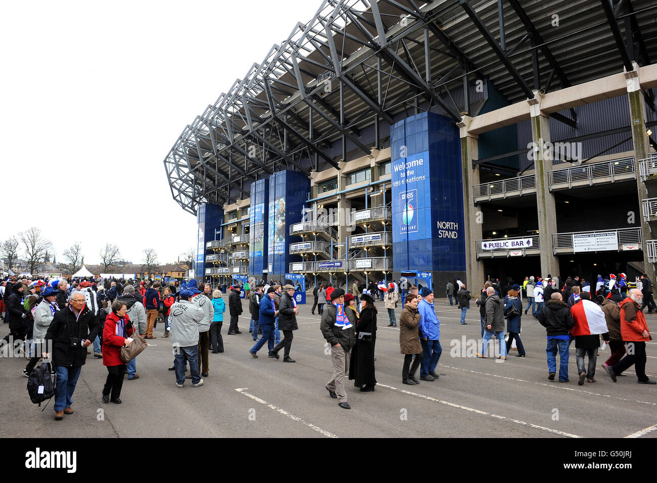 Fans arriving murrayfield hi-res stock photography and images - Alamy