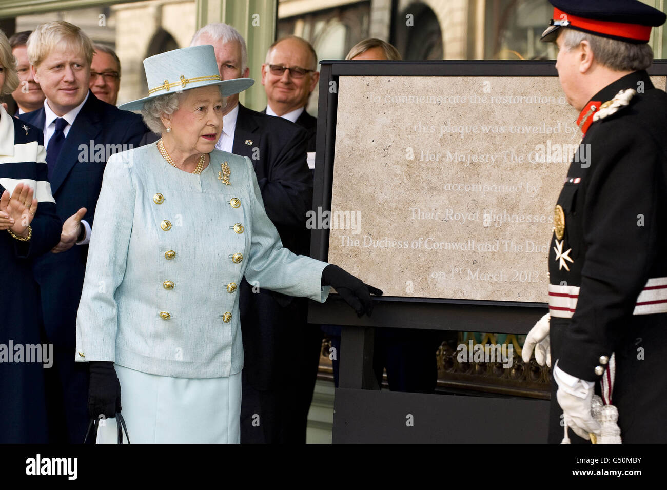 Queen elizabeth ii visit to fortnum mason in london hi-res stock ...