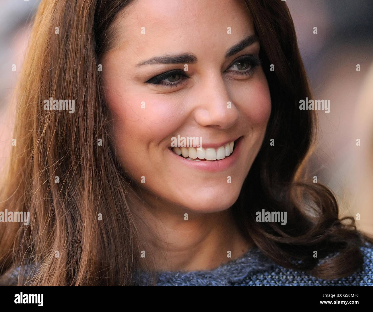 Queen elizabeth ii visit to fortnum mason in london hi-res stock ...