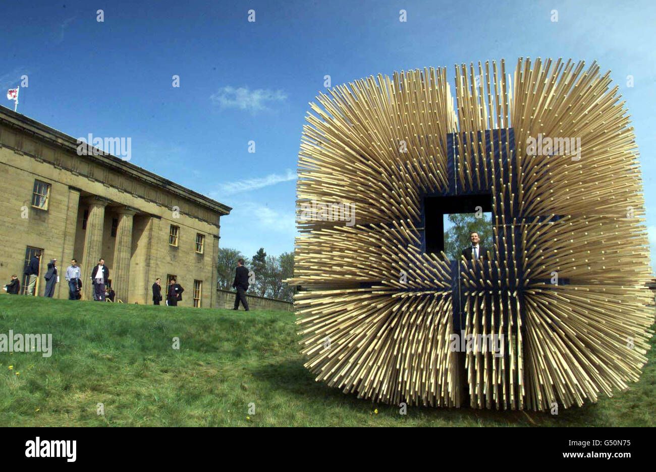 Arts Minister Alan Howarth unveils the 'Hairy' Sitooterie, a 12 feet ...