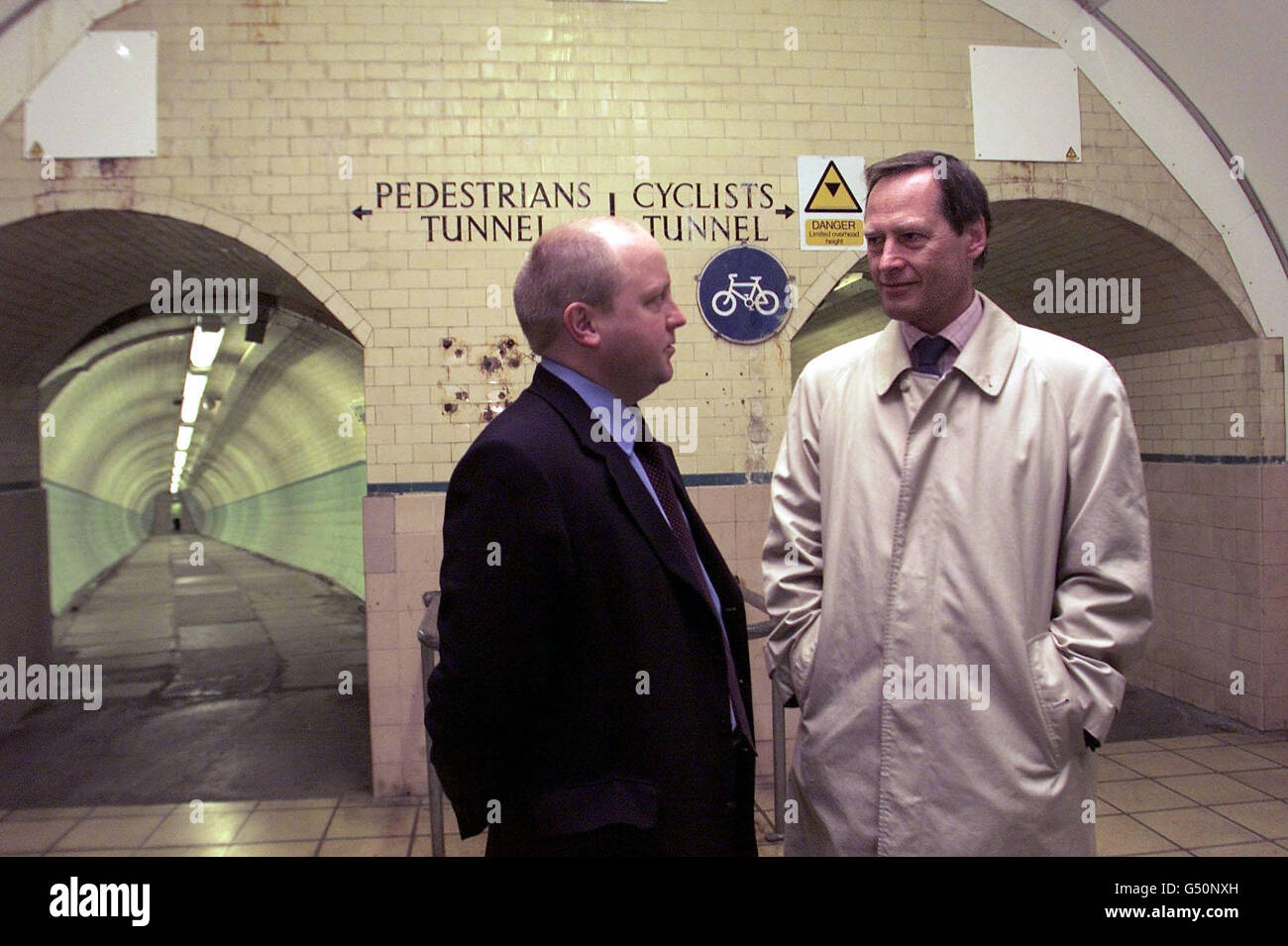 Arts minister alan howarth right alongside stephen hepburn hi-res stock ...