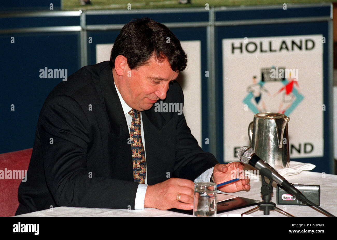 Season 1 1994 hi-res stock photography and images - Alamy