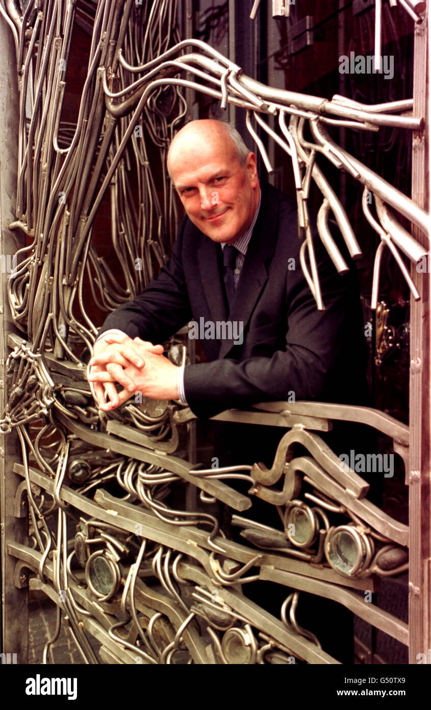 Jewellery industry art smiling hi-res stock photography and images - Alamy