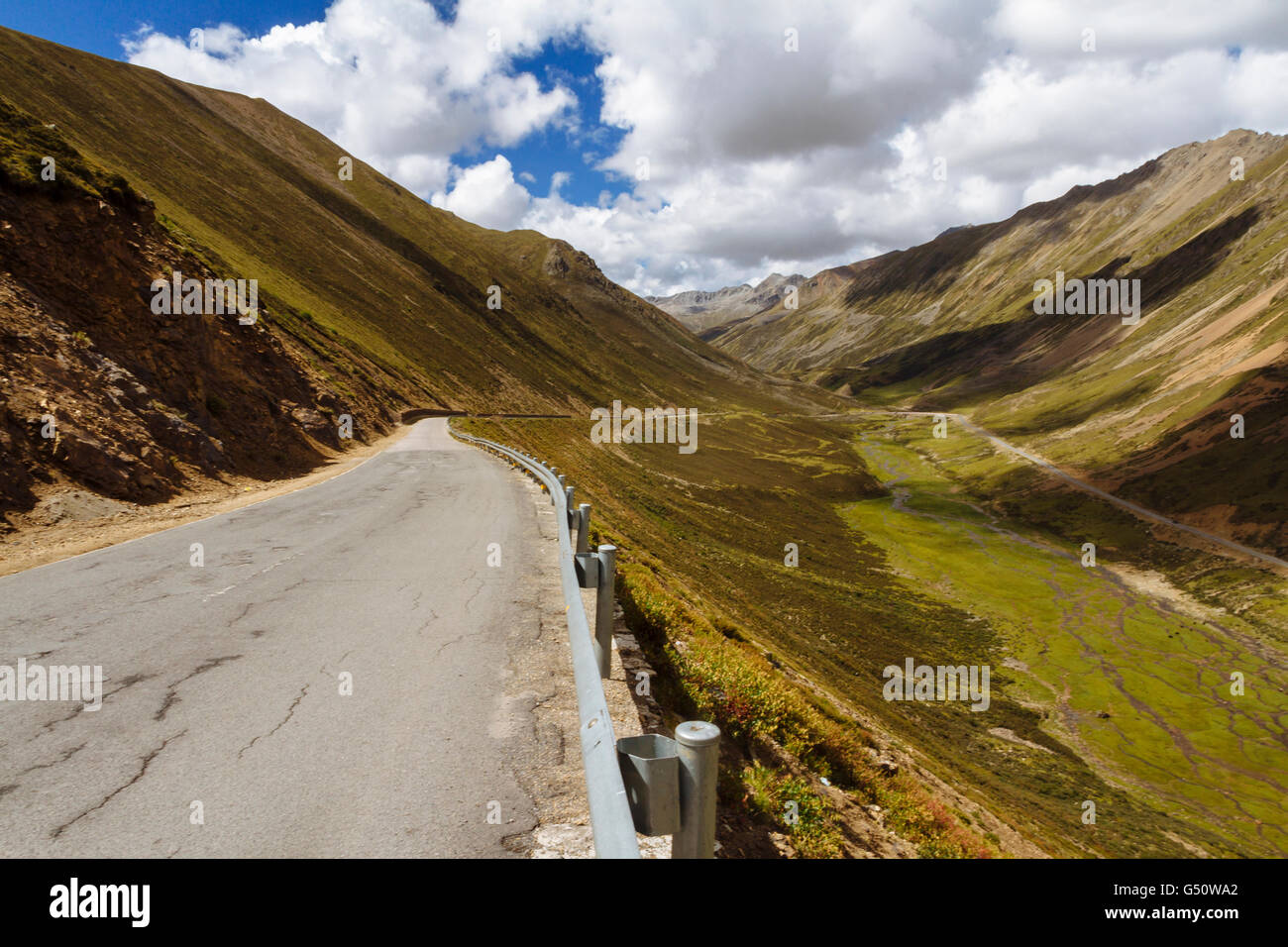 National highway 318 hi-res stock photography and images - Alamy