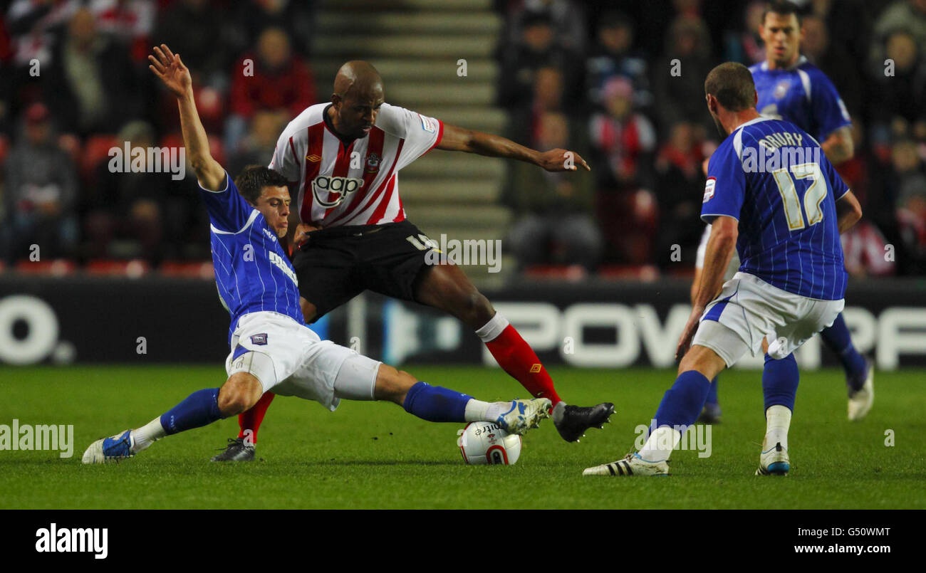 Southampton's Guly Do Prado (centre) in action against Ipswich Town's ...
