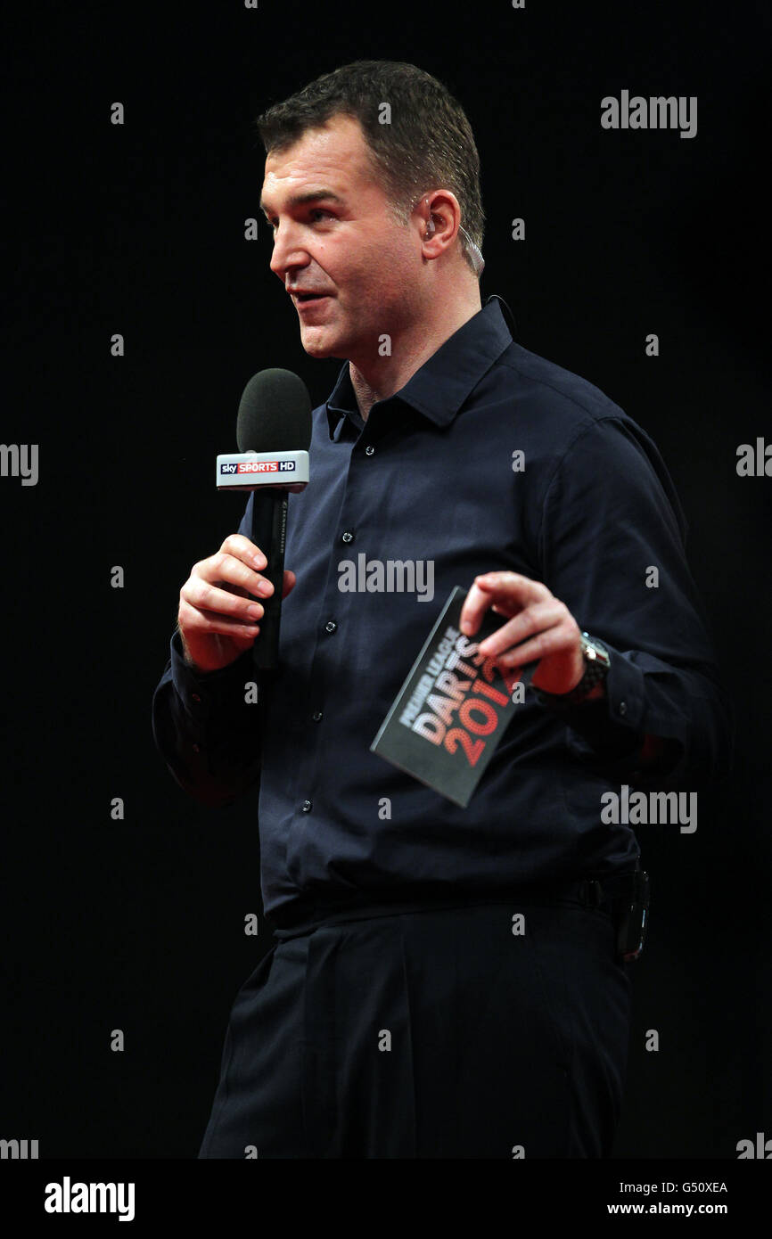 Skysports darts presenter dave clark hi-res stock photography and ...