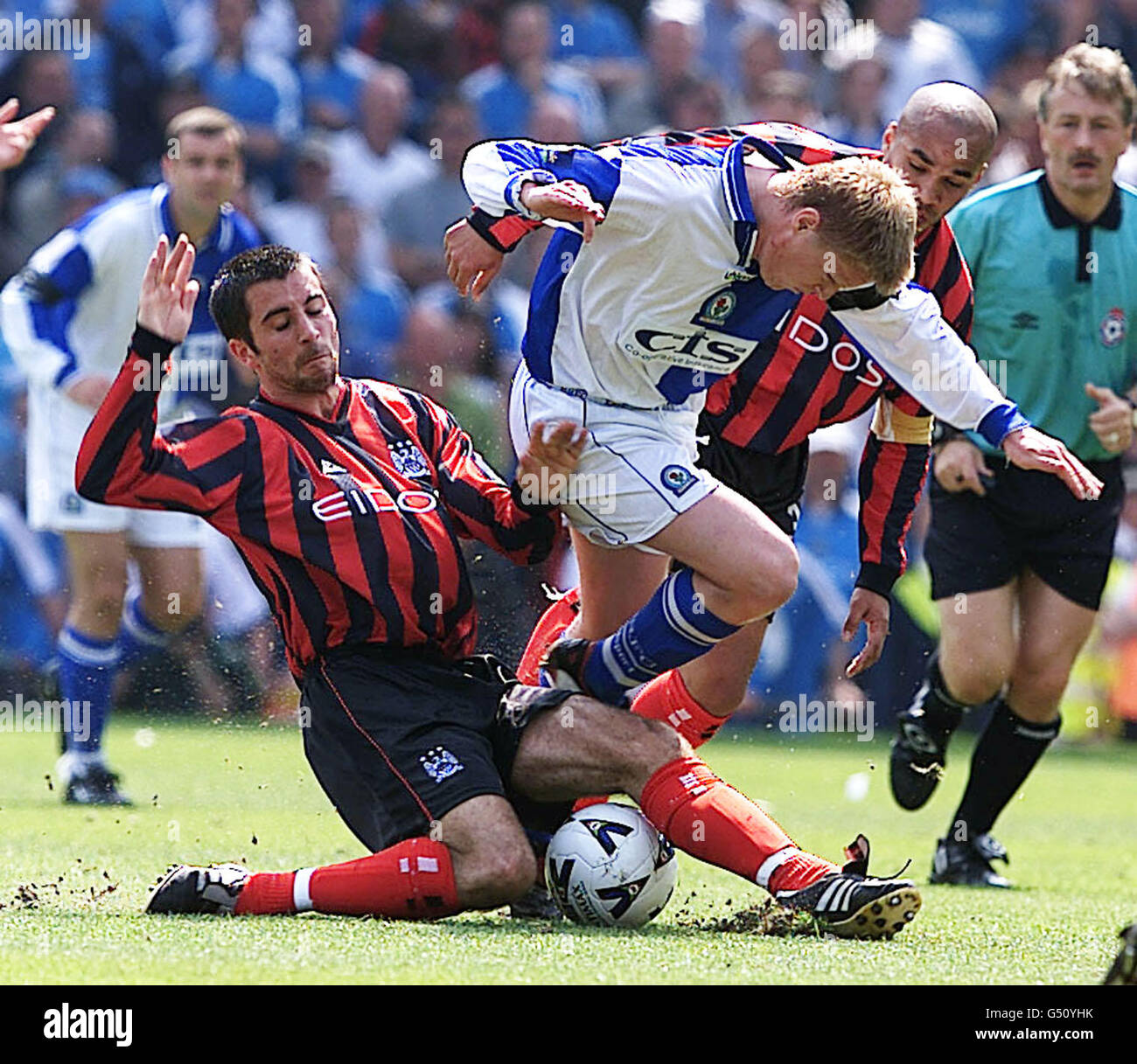 Sport football action tackling damien duff kevin horlock hi-res stock ...