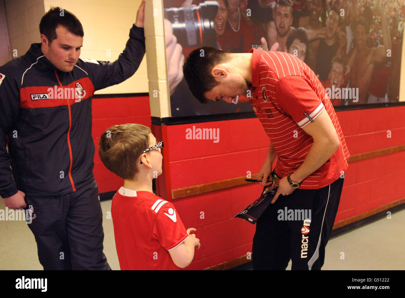 Afc bournemouth mascot hi-res stock photography and images - Alamy