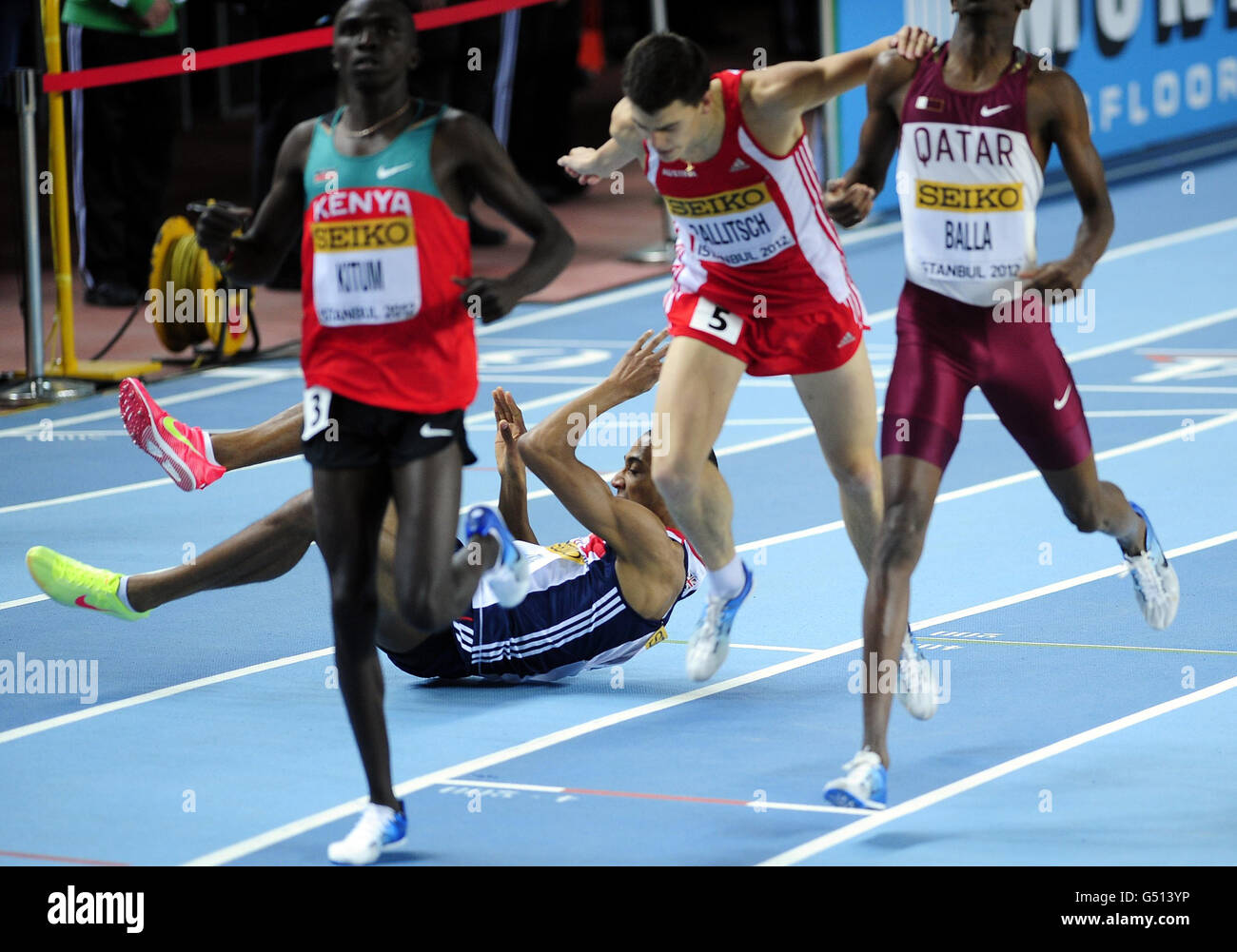 Mens 800m first round hi-res stock photography and images - Alamy