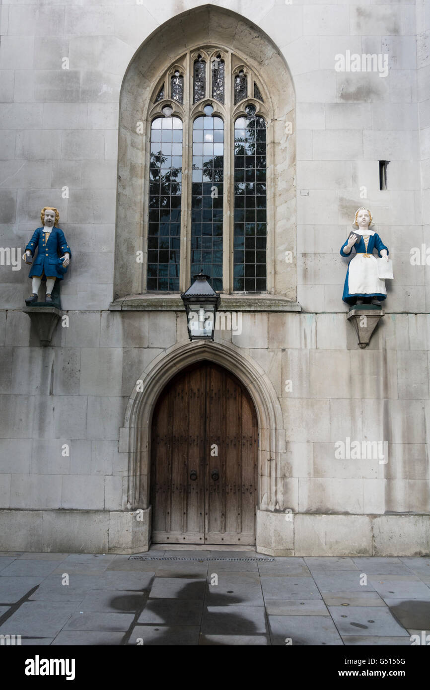 St Andrew Church Holborn - Statue of Blue Coat orphans holding the Holy ...