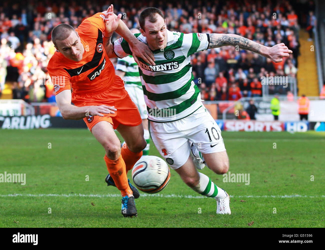 Celtic's Anthony Stokes and Dundee United's Seam Dillon (left) battle ...