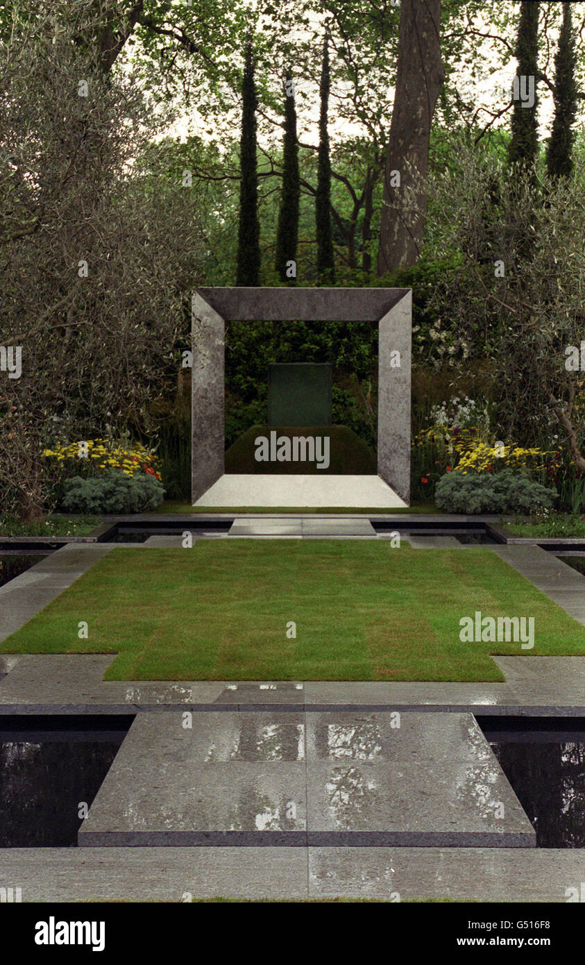 Chelsea garden award winners Stock Photo - Alamy