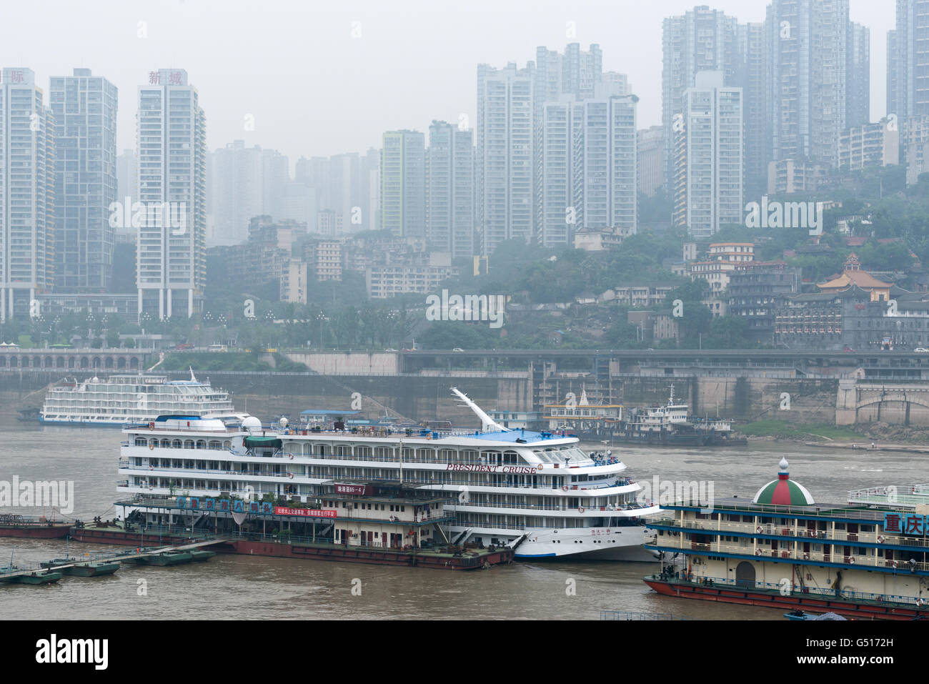 China, Chongqing, pier for Yangzte river cruise ships with imposing ...