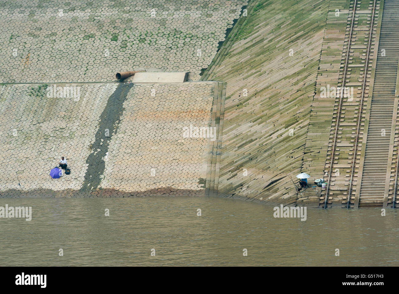 China, Chongqing, anglers at the Yangtze River in Fuling Stock Photo ...