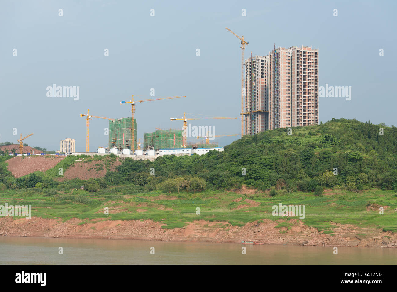 China, Chongqing, river cruise on the Yangtze River, view over the ...