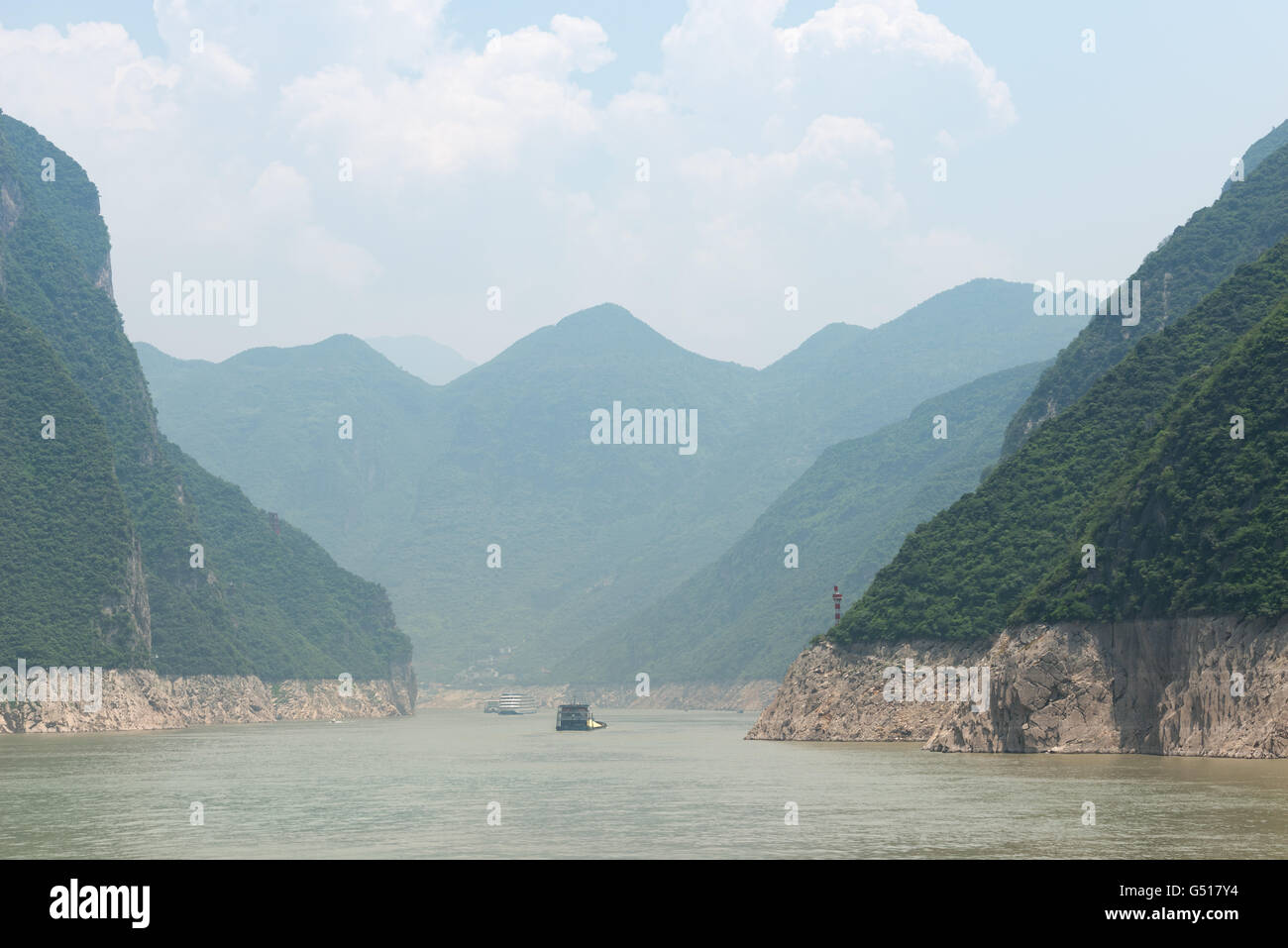 China, Chongqing, river cruise on the Yangtze River, view through the ...