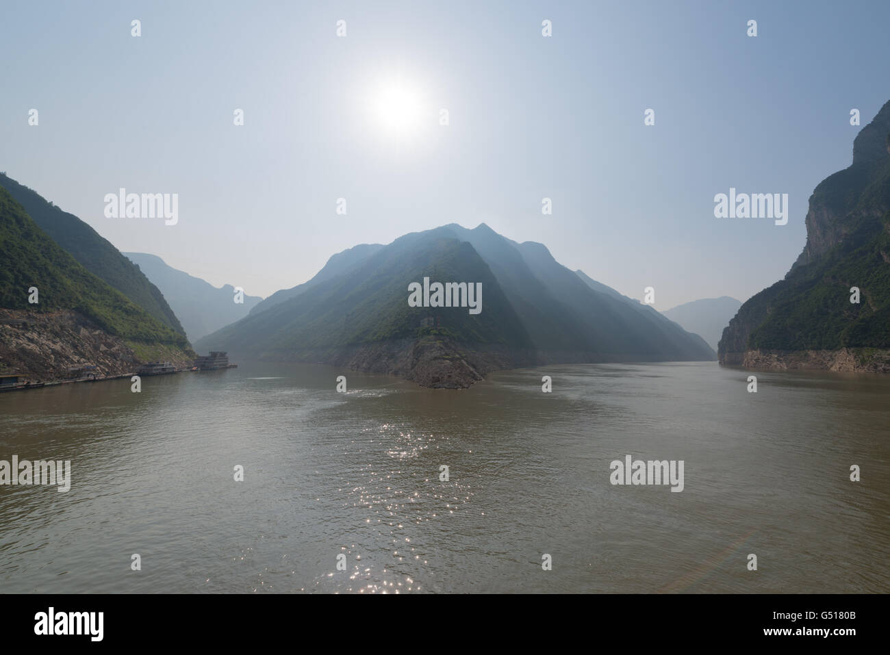China, Chongqing, river cruise on the Yangtze River, mouth of Daning in ...