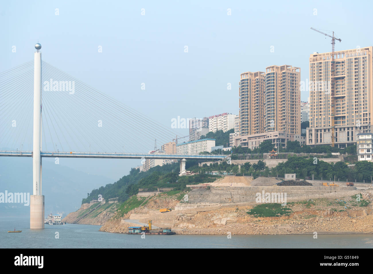 China, Hubei Sheng, Badong, river cruise on the Yangtze River, view ...