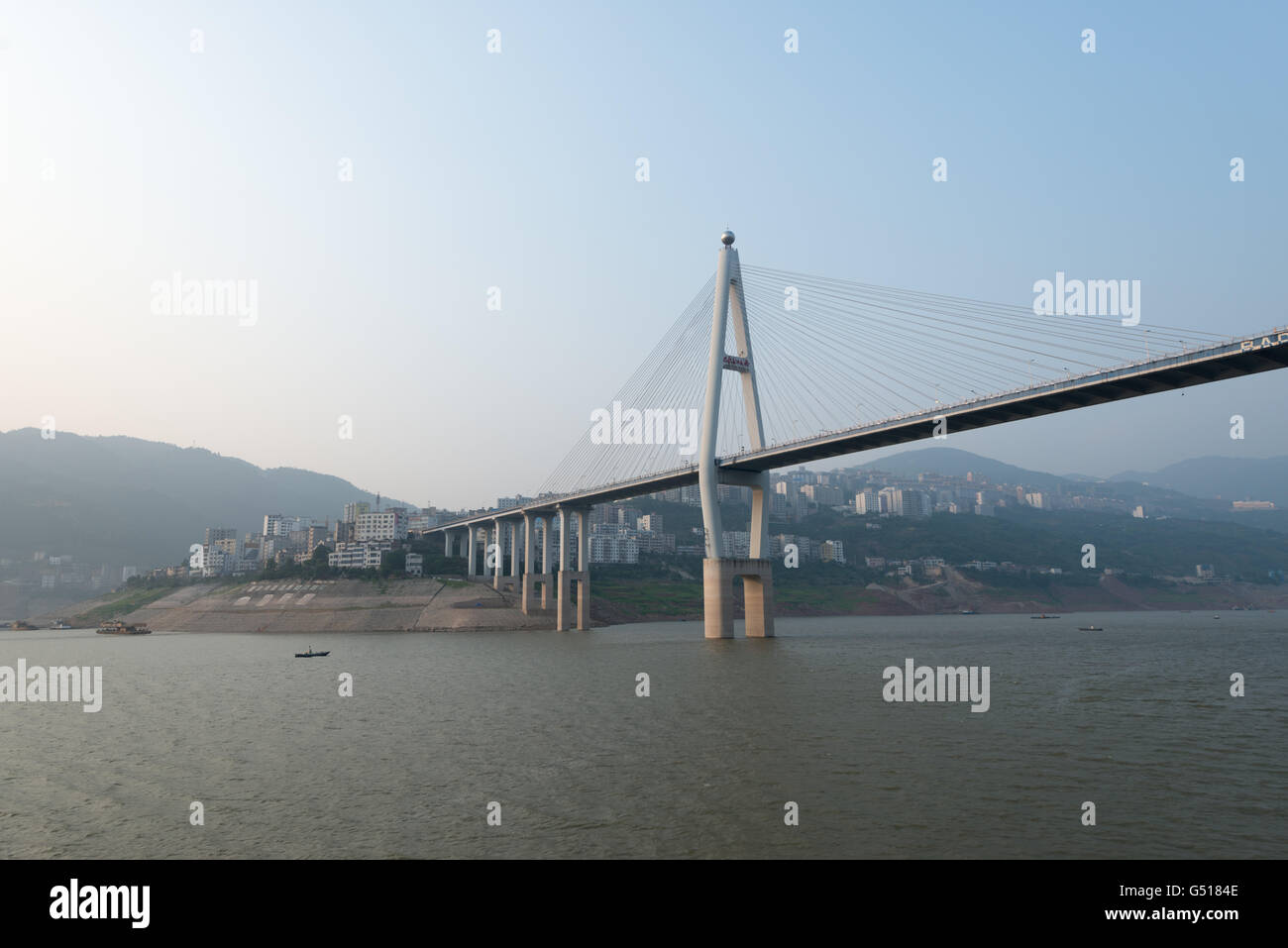 China, Hubei Sheng, Badong, river cruise on the Yangtze River, view ...