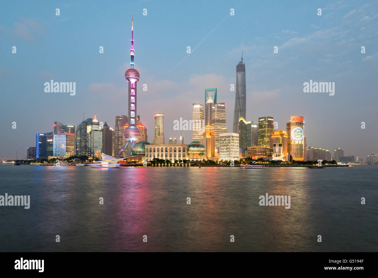 China, Shanghai, skyline of Pudong with the famous Pearl Tower Stock ...
