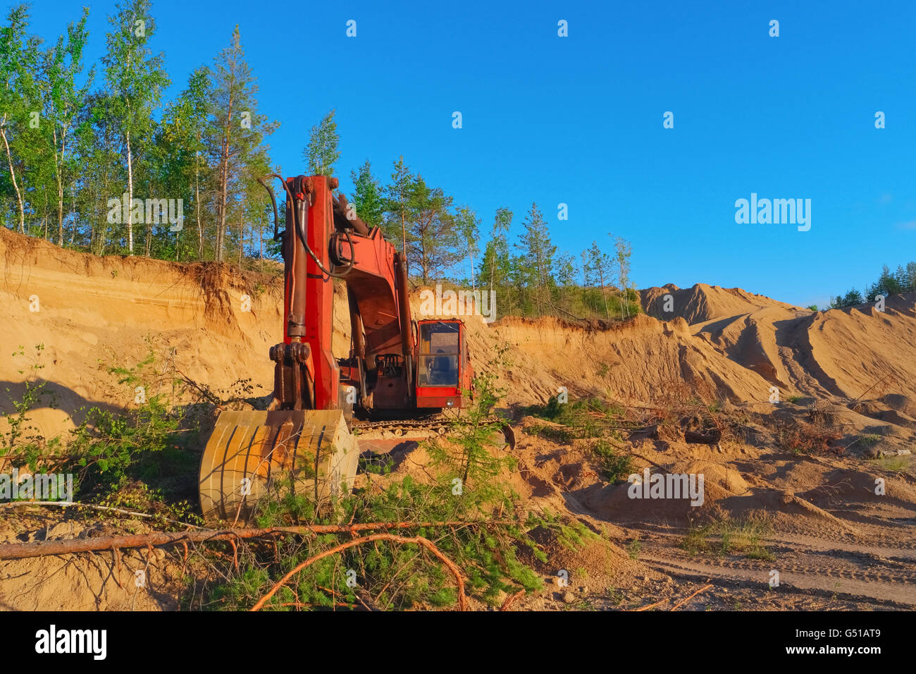 Loader working in gravel hi-res stock photography and images - Alamy