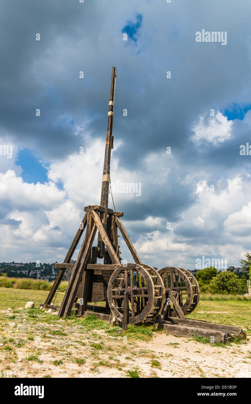 Medieval trebuchet hi-res stock photography and images - Alamy