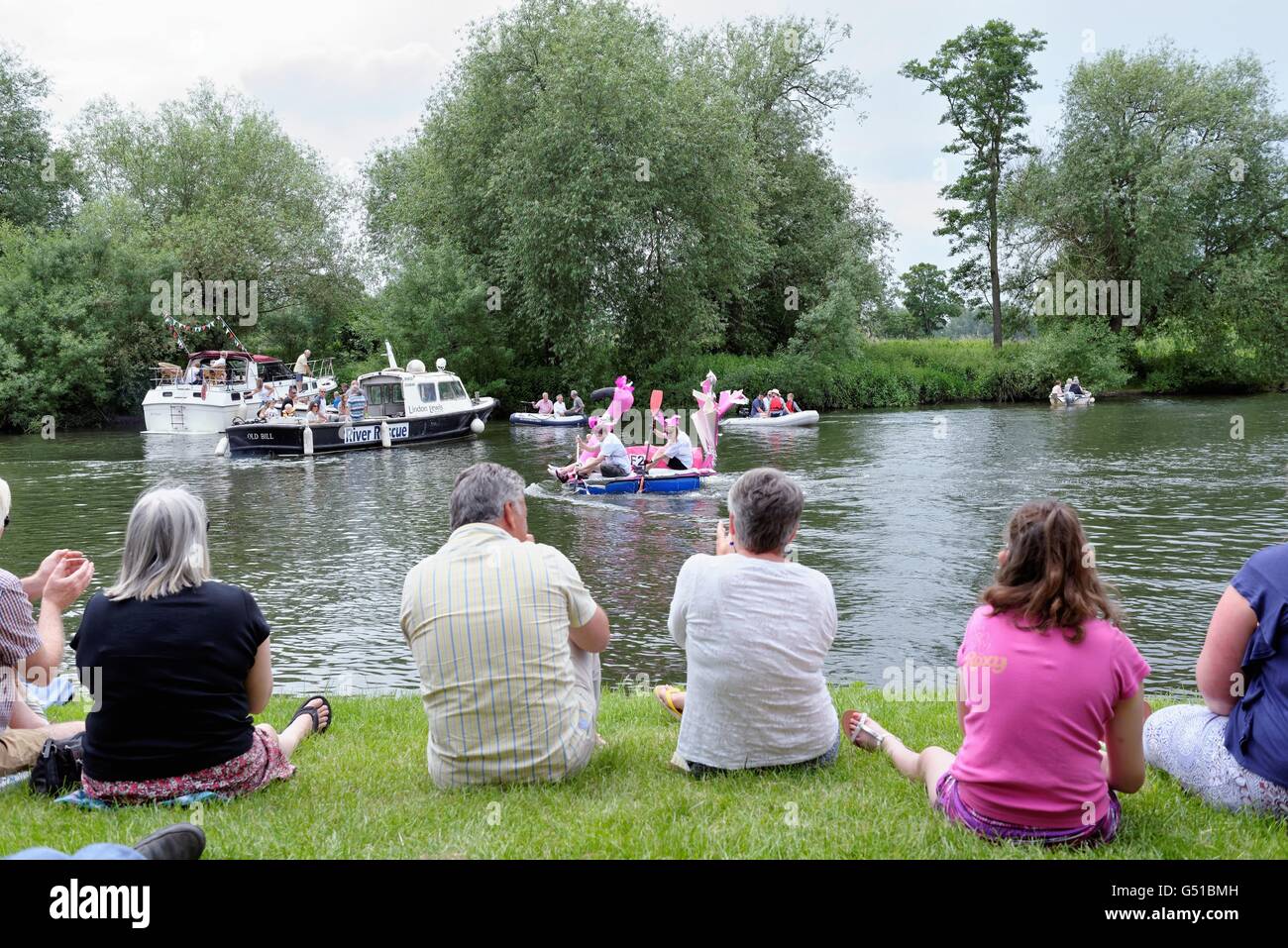 Raft race hi-res stock photography and images - Alamy
