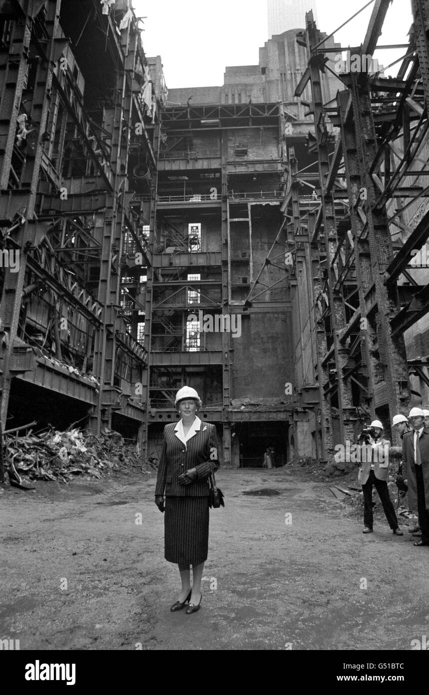 Londons most famous landmark Black and White Stock Photos & Images - Alamy