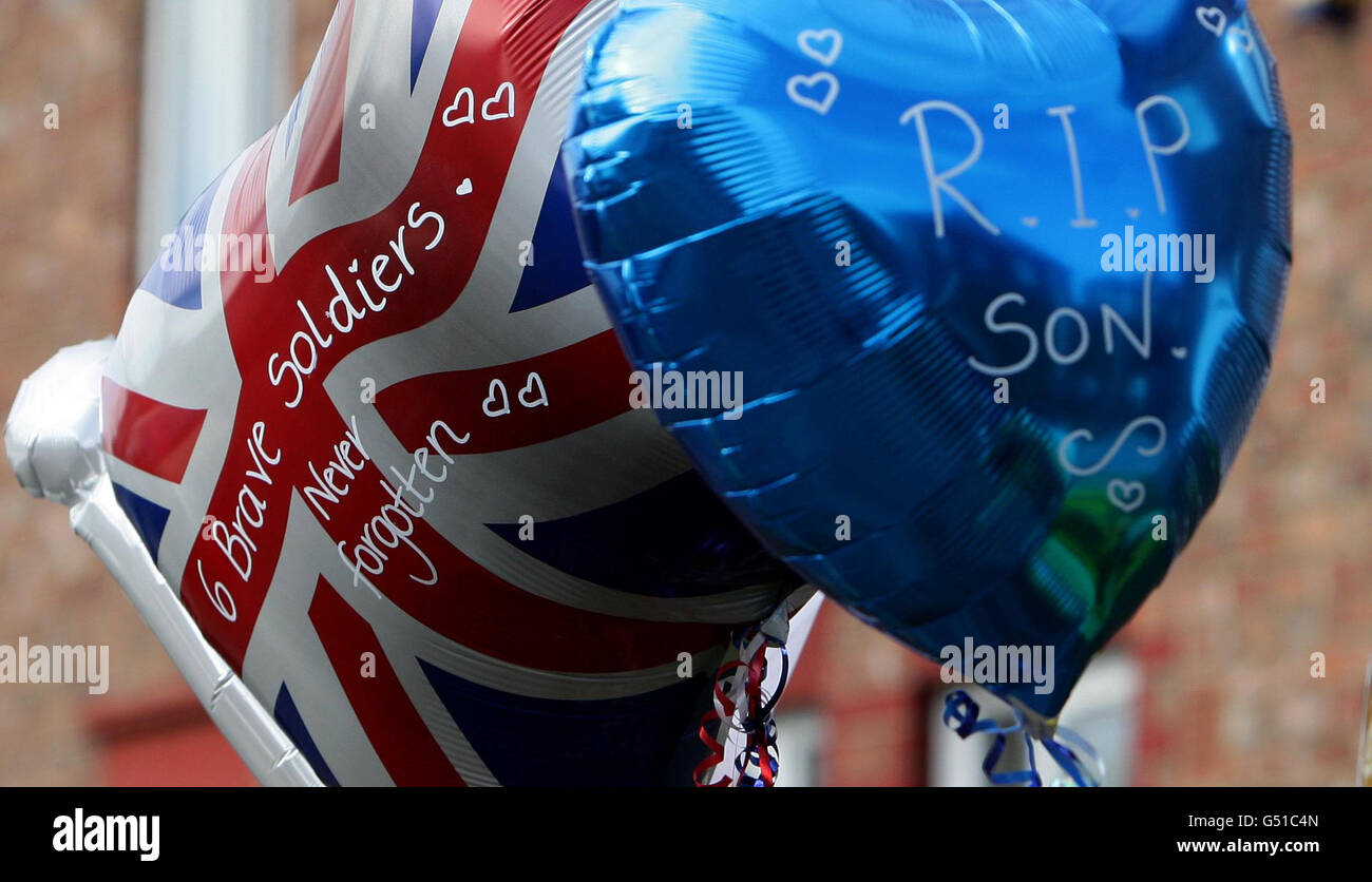 Outside the family home in latchford hi-res stock photography and ...