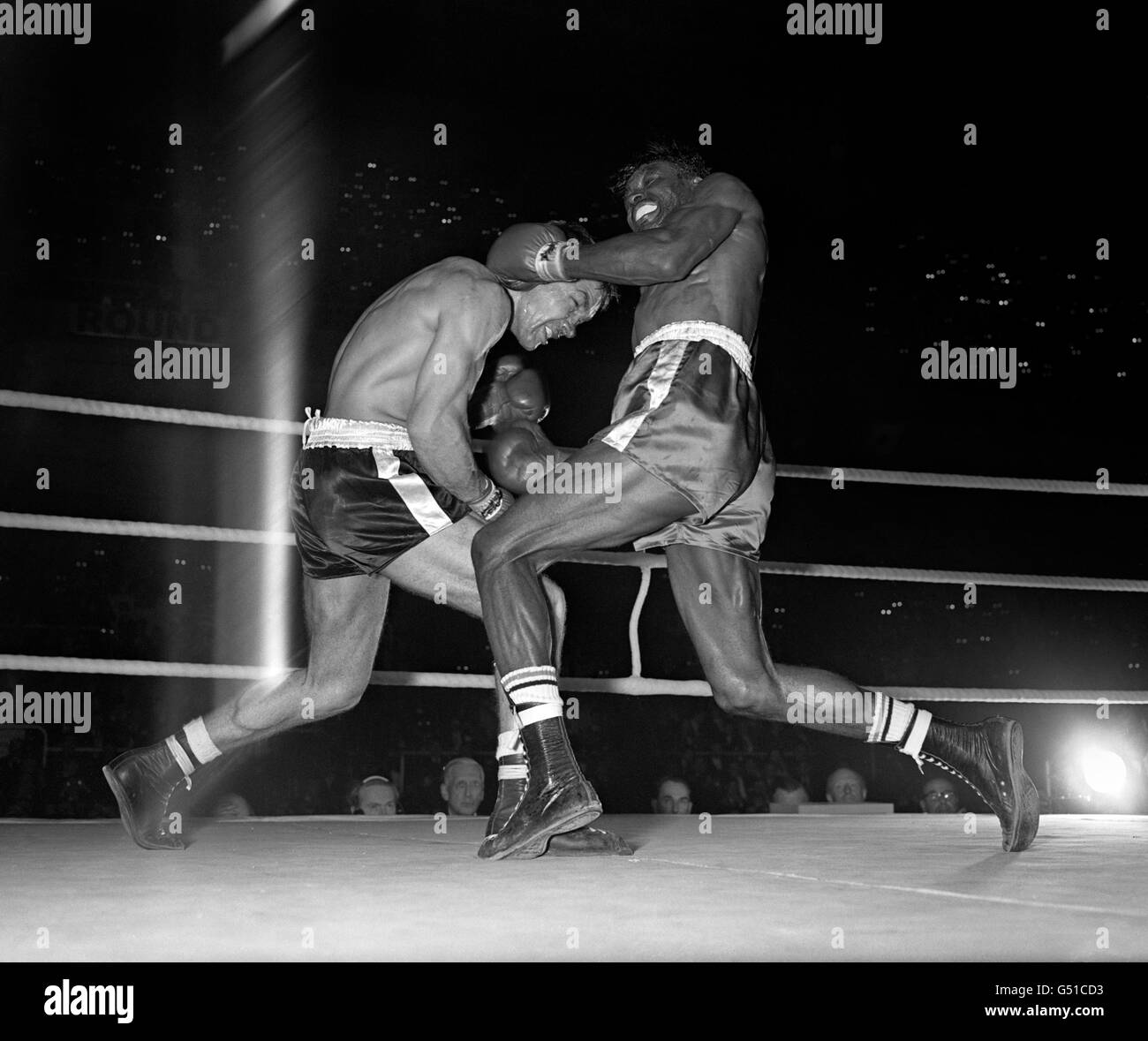World lightweight title fight Black and White Stock Photos & Images - Alamy